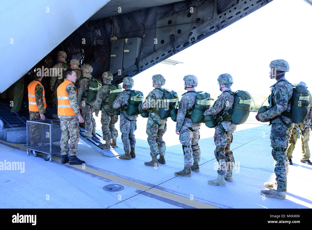 Aircraft paratroopers boarding hi-res stock photography and images - Alamy