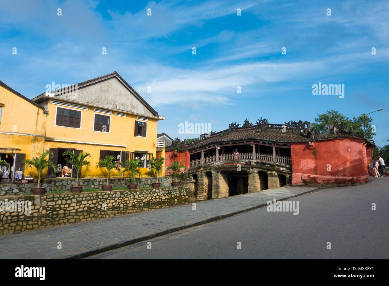 Chua Cau (the Pagoda Bridge) or The Japanese Covered Bridge in Hoi An ...