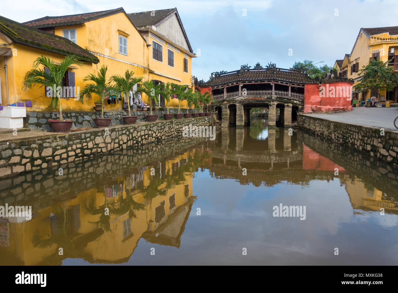 Chua Cau (the Pagoda Bridge) or The Japanese Covered Bridge in Hoi An ...