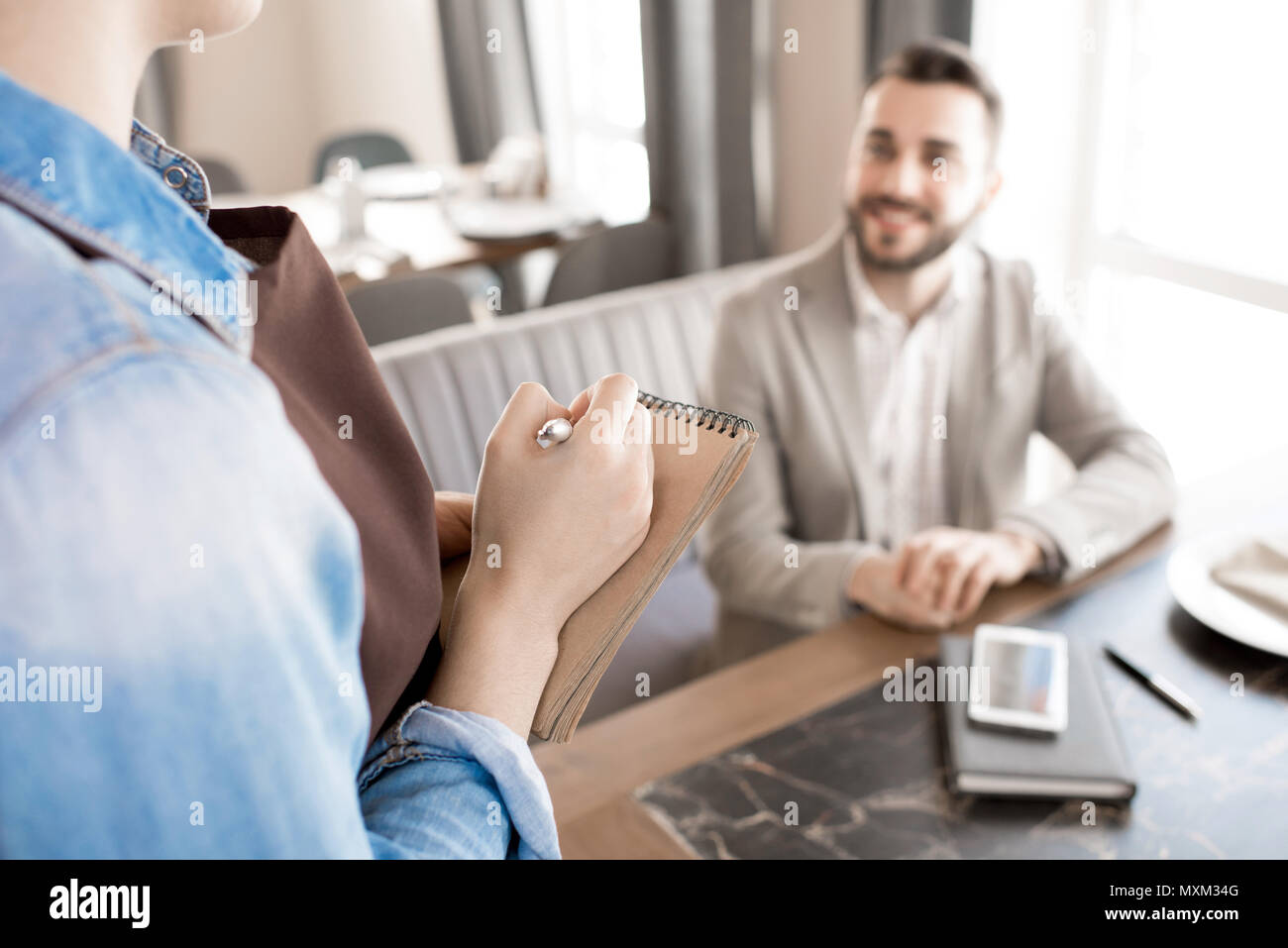 Waitress staff service cafe cafeteria hi-res stock photography and ...