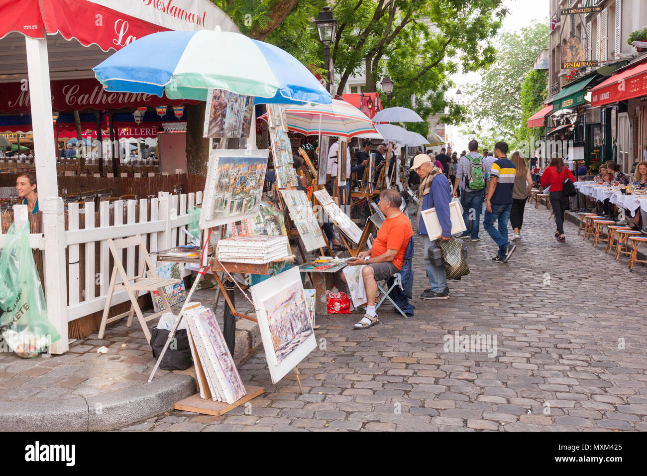Artists market montmartre paris france hi-res stock photography and ...