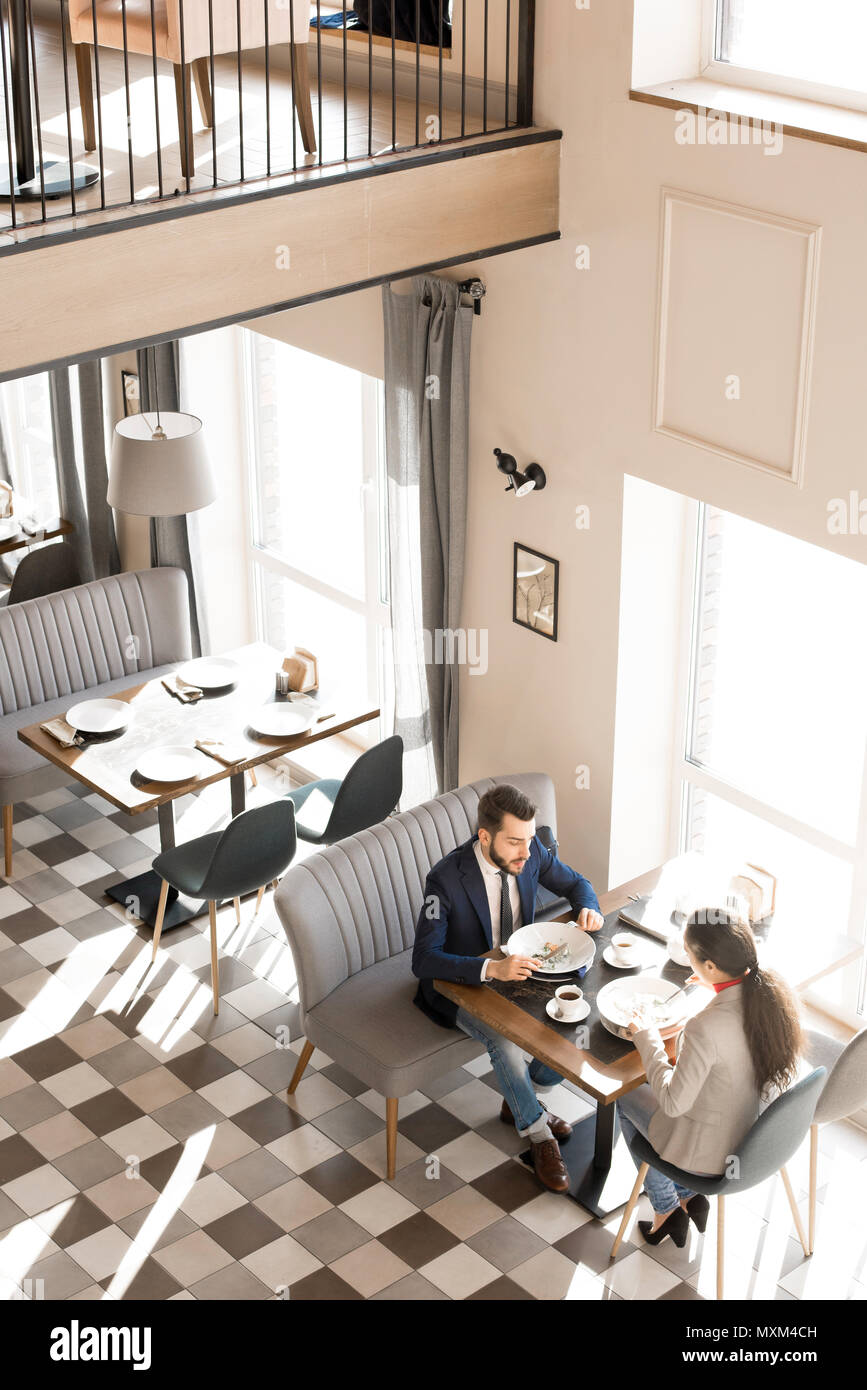 Business team working lunch eating hi-res stock photography and images ...