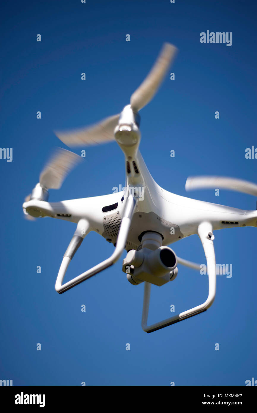 Vehicle video white wireless hi-res stock photography and images - Alamy