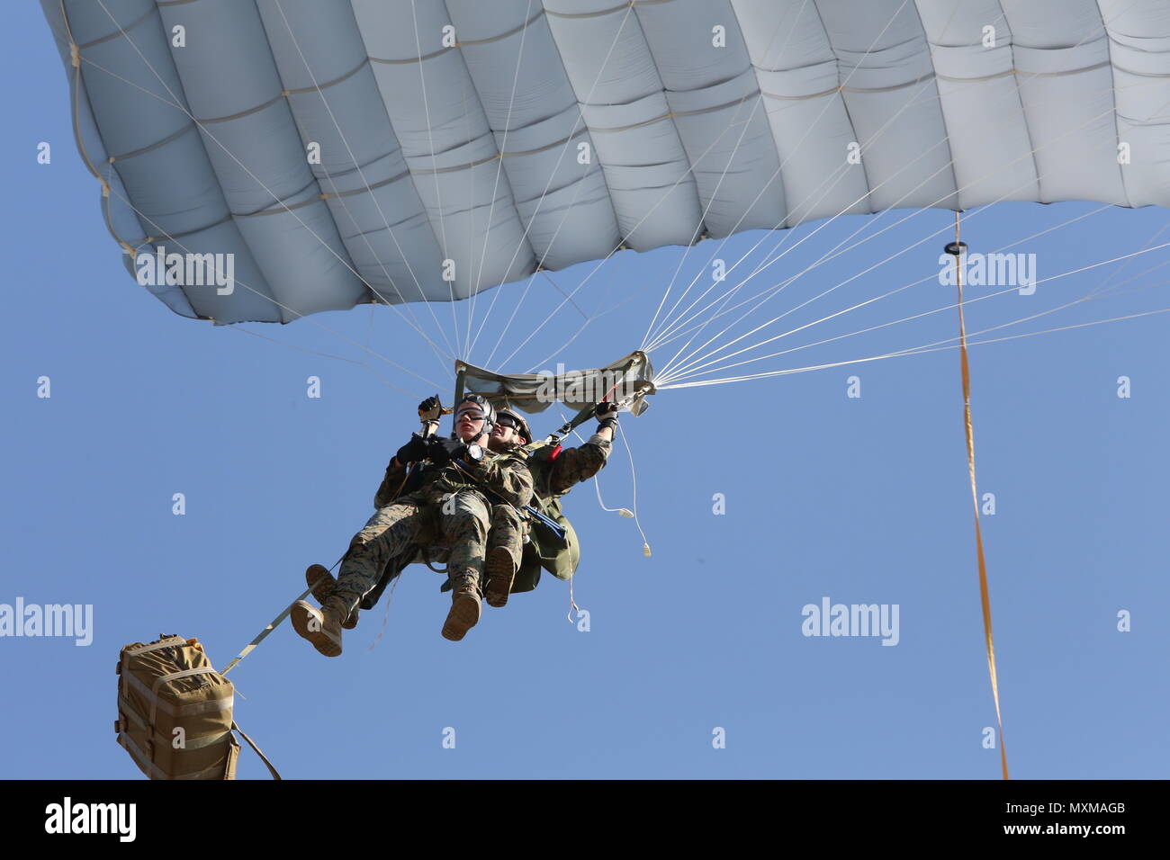 Marines from 2nd Reconnaissance Battalion conduct a tandem freefall at ...