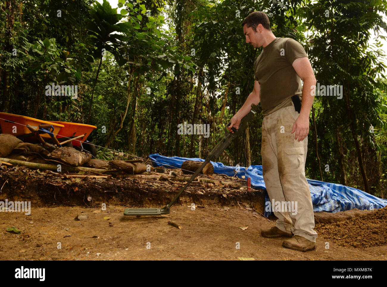 716th explosive ordnance disposal company hi-res stock photography and ...