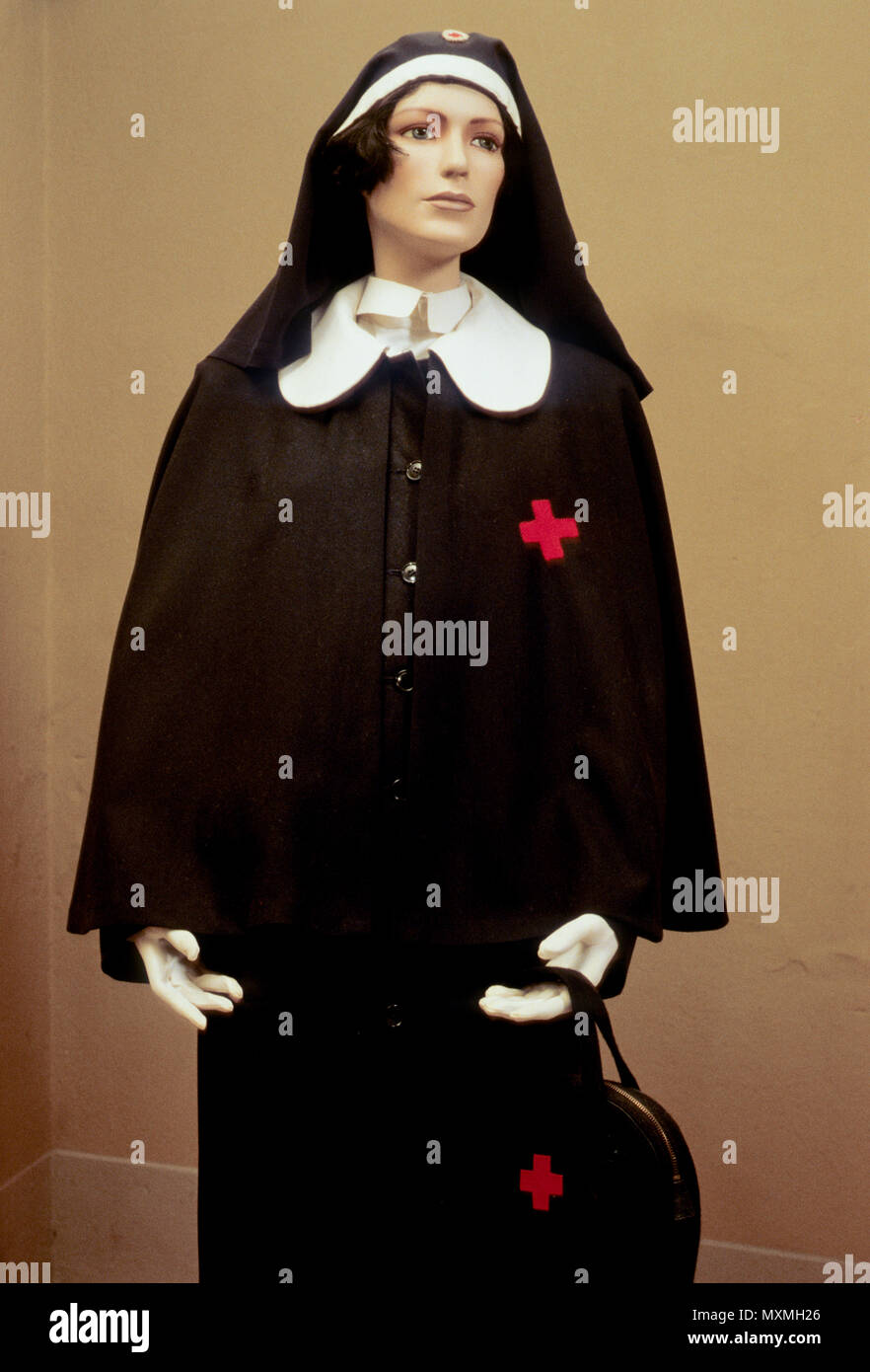 Italian red cross uniform hi-res stock photography and images - Alamy