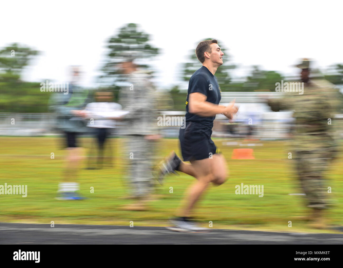 An U.S. Army Soldier takes off from the starting line of the 1,000 ...