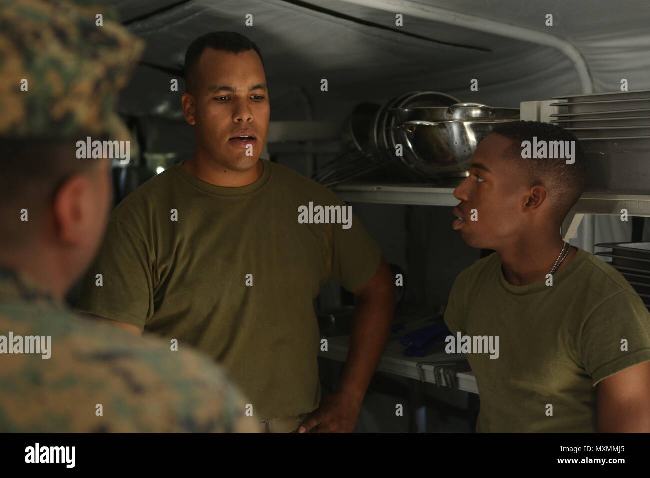 Expeditionary field kitchen hi-res stock photography and images - Alamy