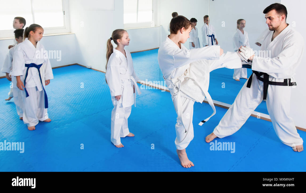 Art of kicking and punching hi-res stock photography and images - Alamy