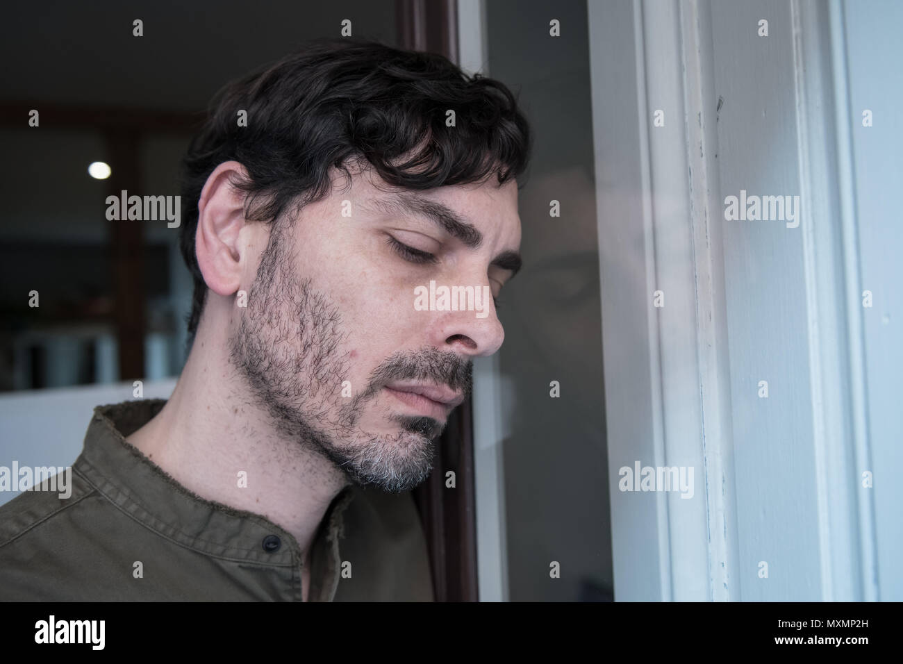 Man outside house sad hi-res stock photography and images - Alamy
