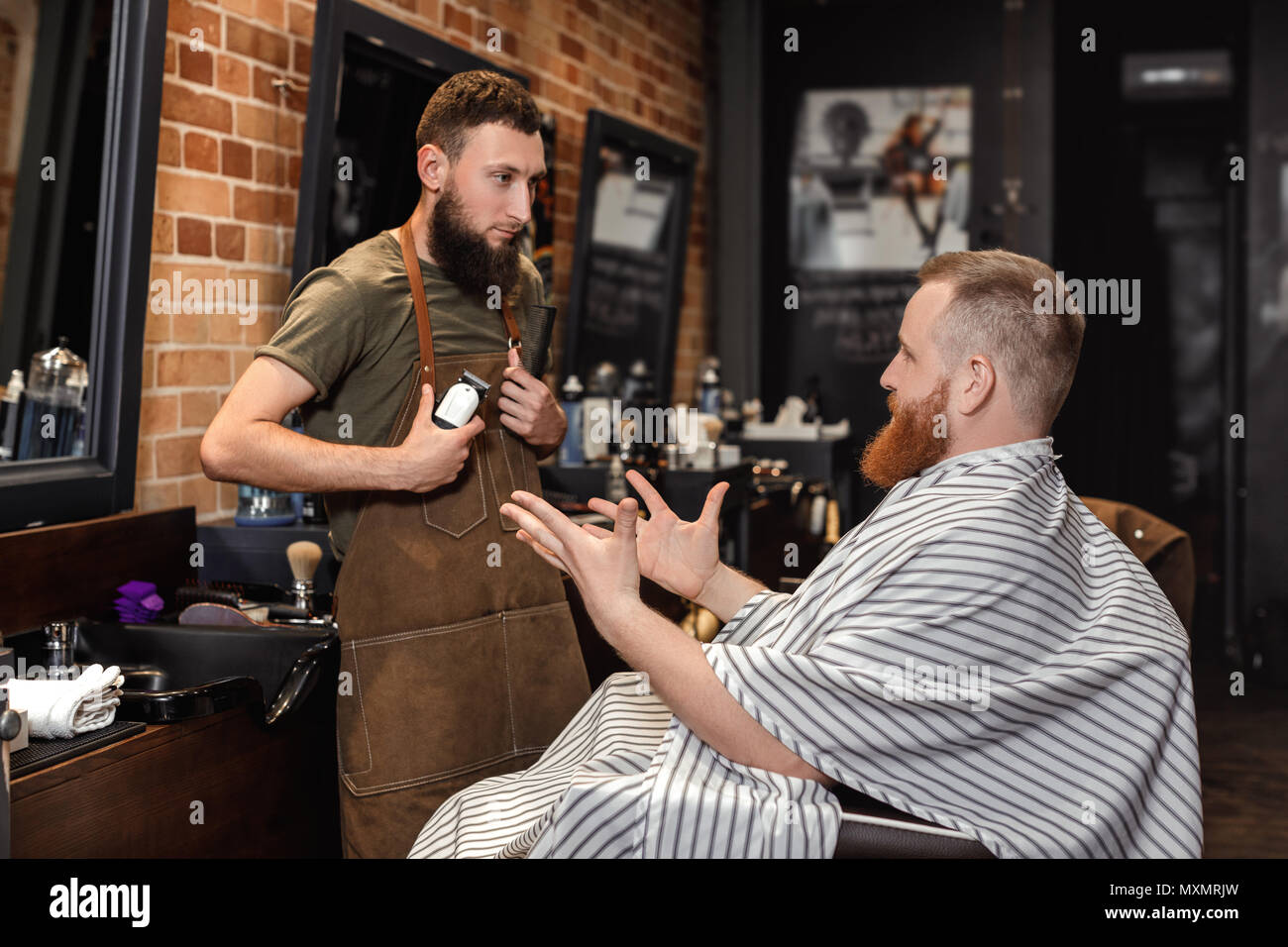 Salon shop talk hi-res stock photography and images - Alamy
