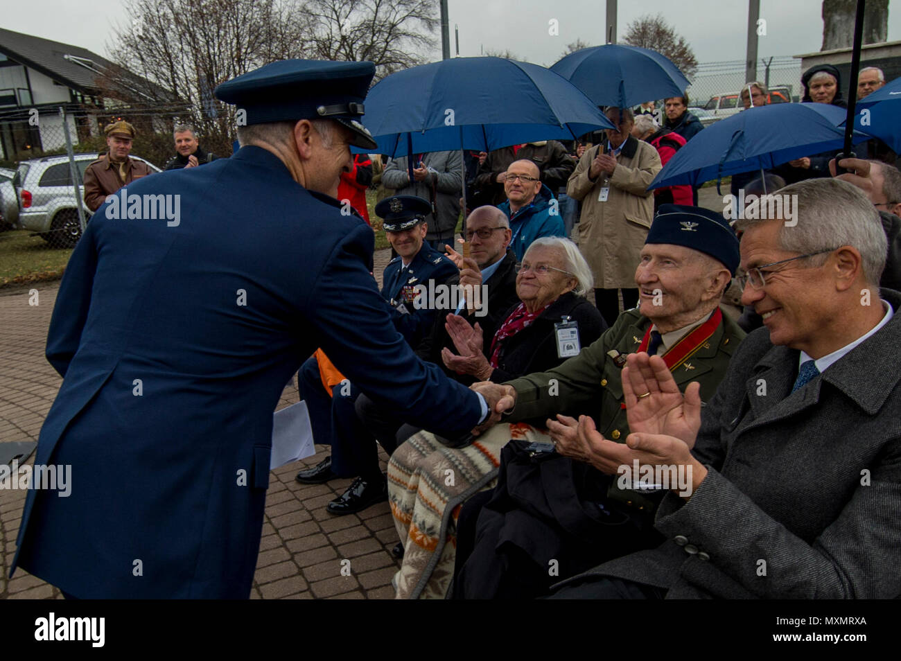 Berlin airlift operation vittles hi-res stock photography and images ...