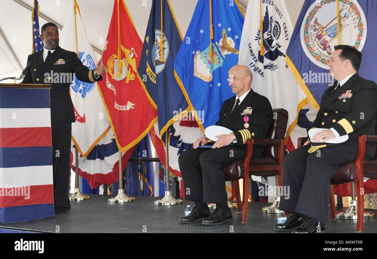 DAHLGREN, Va. (Nov. 18, 2016) - Capt. Godfrey Weekes, incoming ...