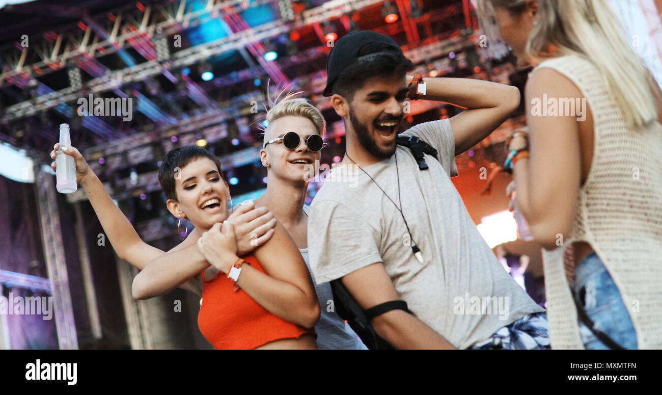 Couple nightclub nightlife hi-res stock photography and images - Alamy