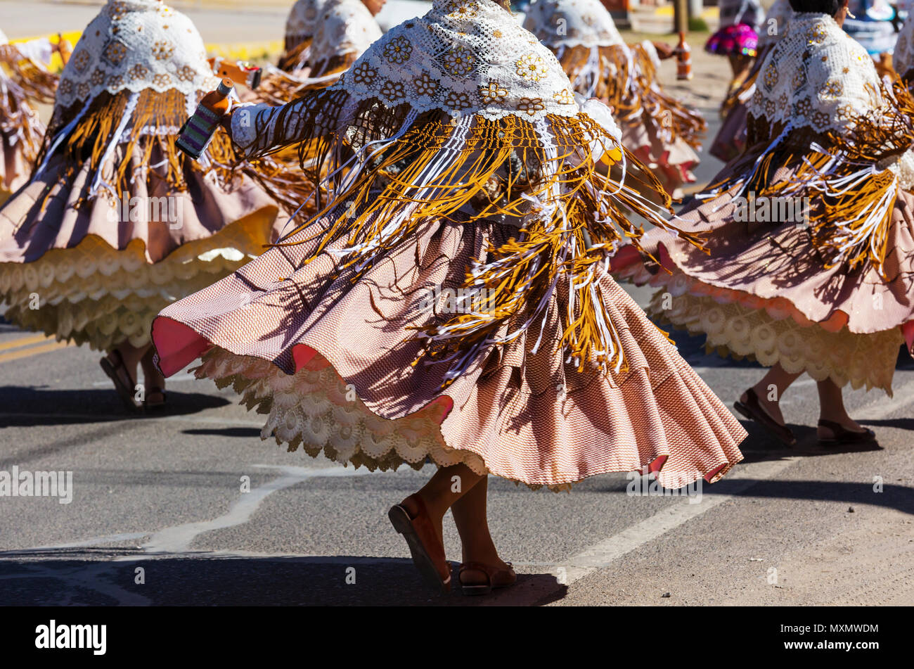 Authentic peruvian dance Stock Photo - Alamy