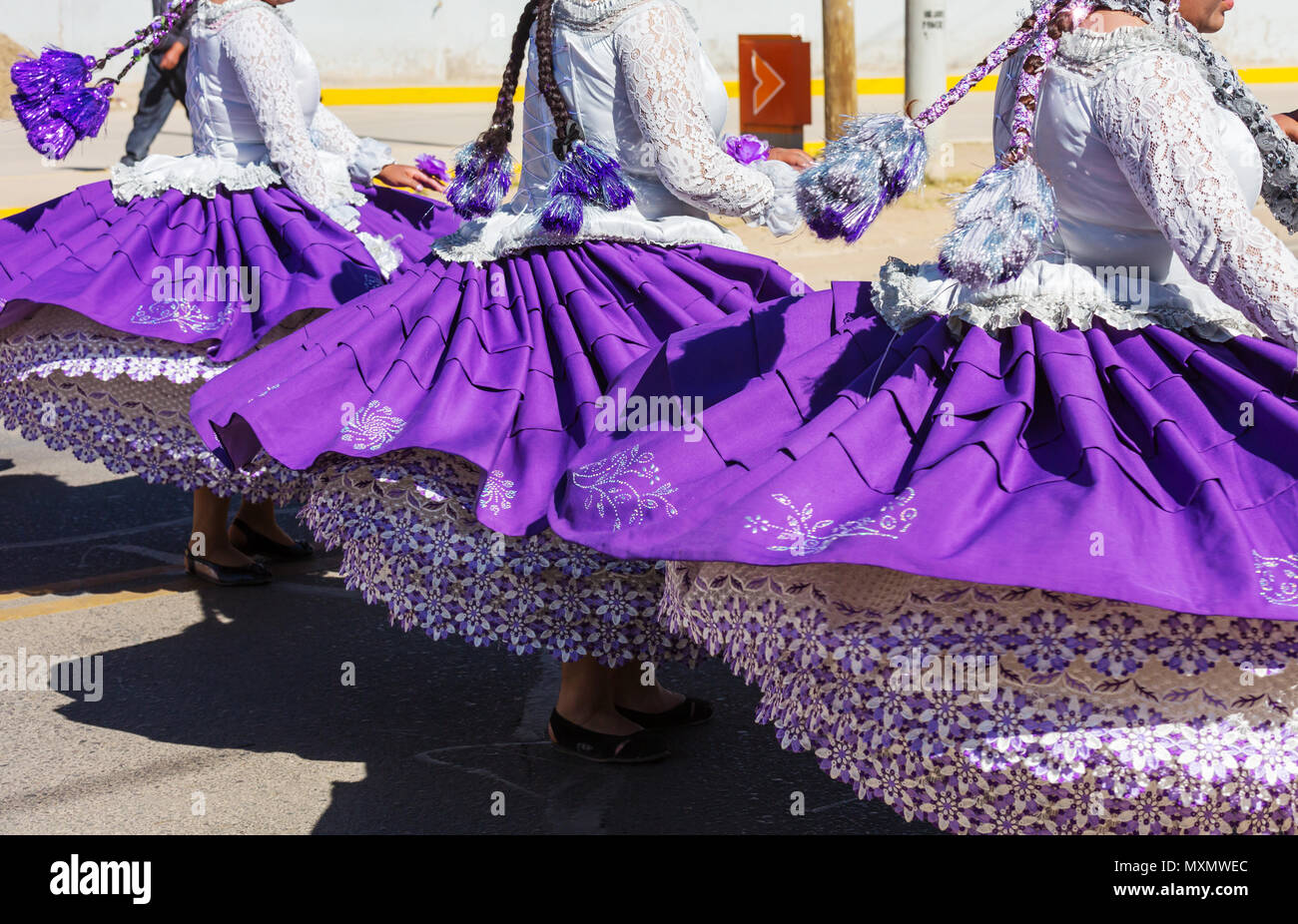 Authentic peruvian dance Stock Photo - Alamy