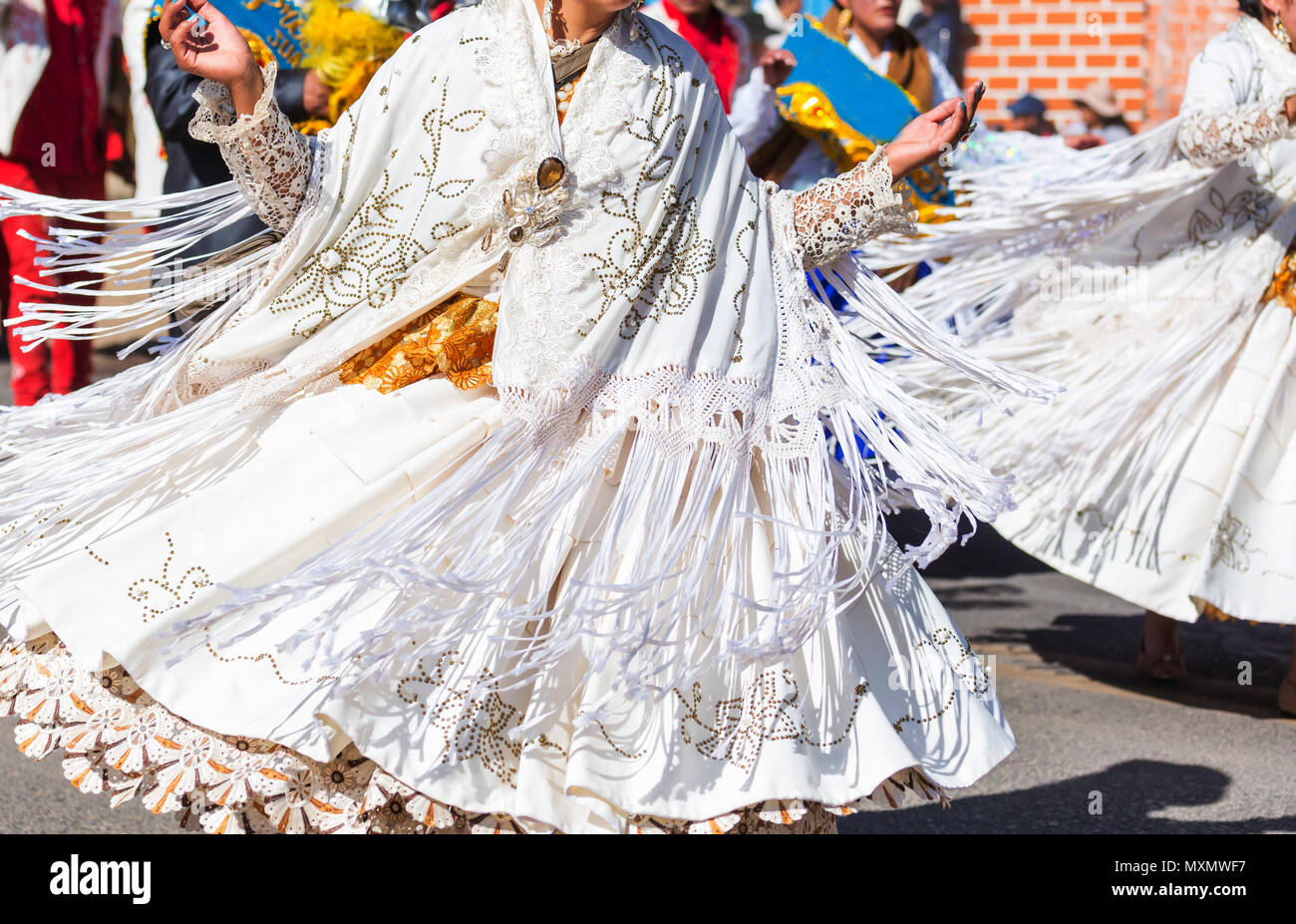 Authentic peruvian dance Stock Photo - Alamy