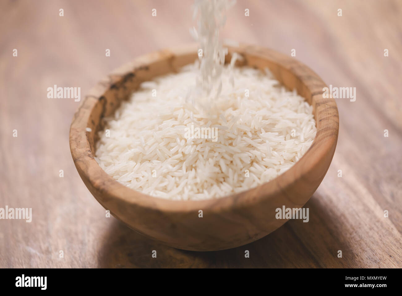 falling dry rice into wood bowl Stock Photo - Alamy