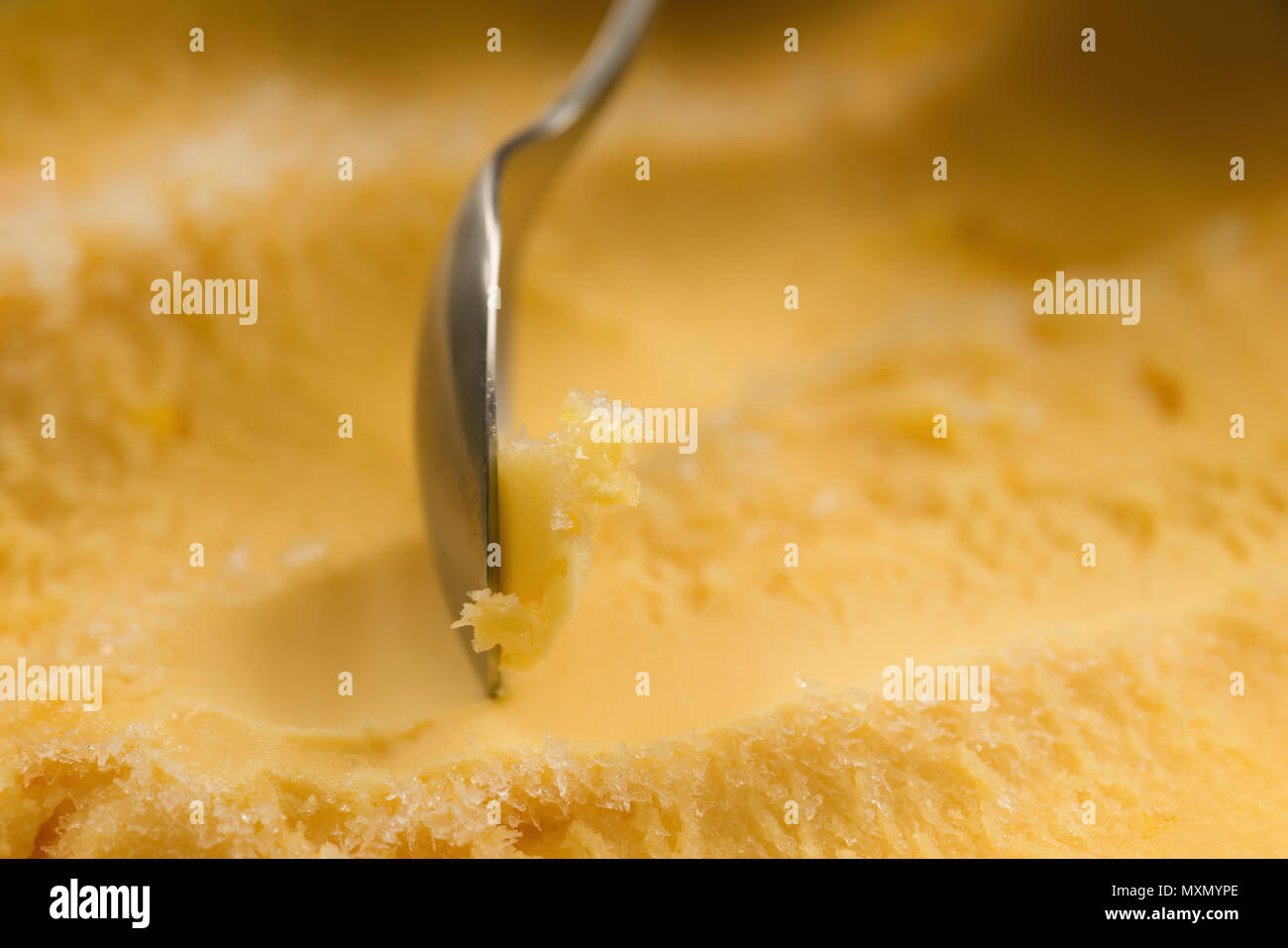 Scooping icecream hi-res stock photography and images - Alamy