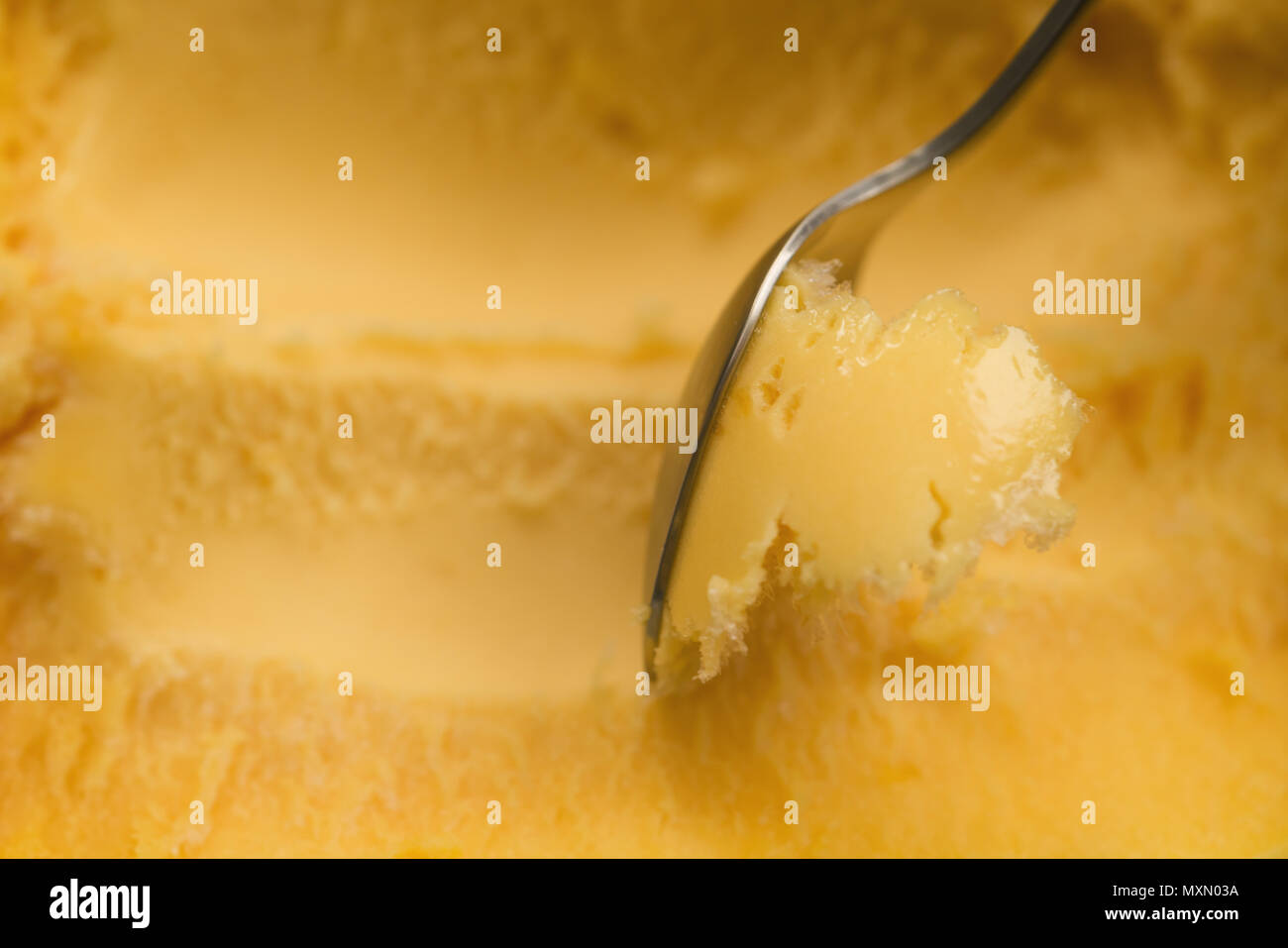 Scooping icecream hi-res stock photography and images - Alamy