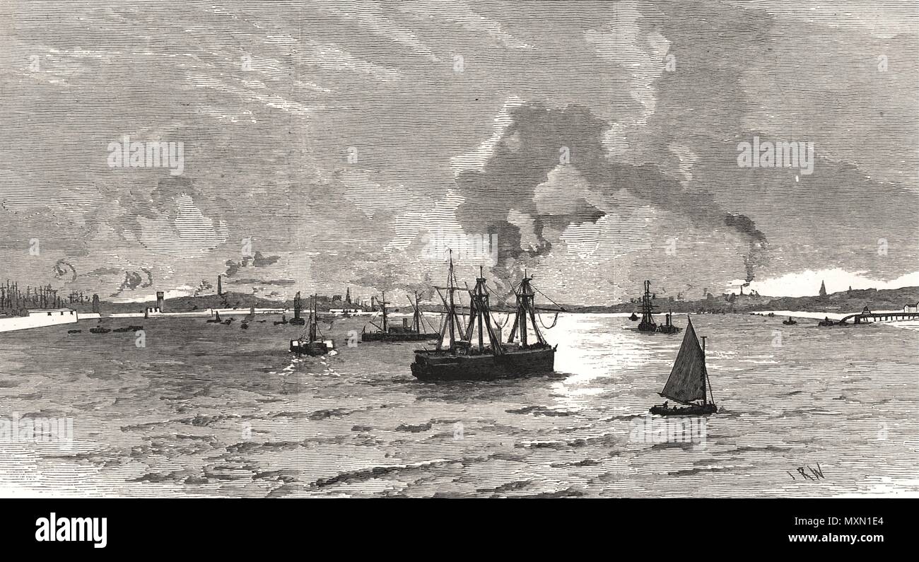 Ships manoeuvres hi-res stock photography and images - Alamy