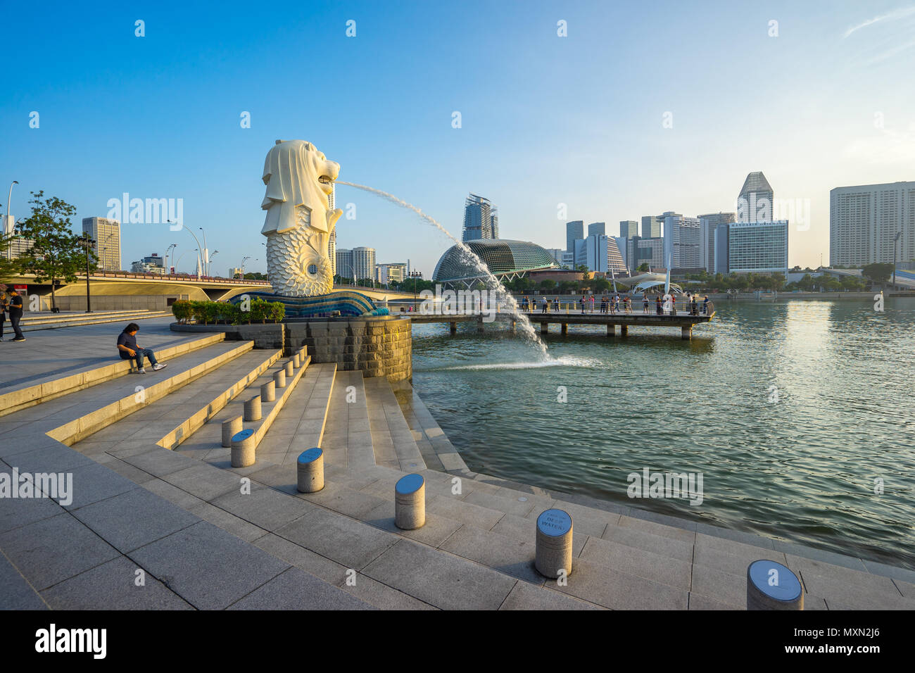 Singapore, merlion park hi-res stock photography and images - Alamy