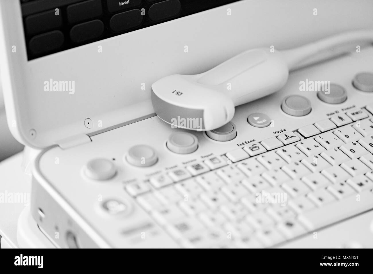 Modern ultrasound machine with sensors Stock Photo - Alamy