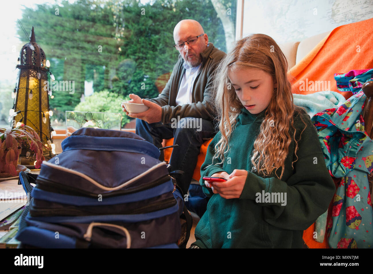 Girl looking back over shoulder hi-res stock photography and images - Alamy