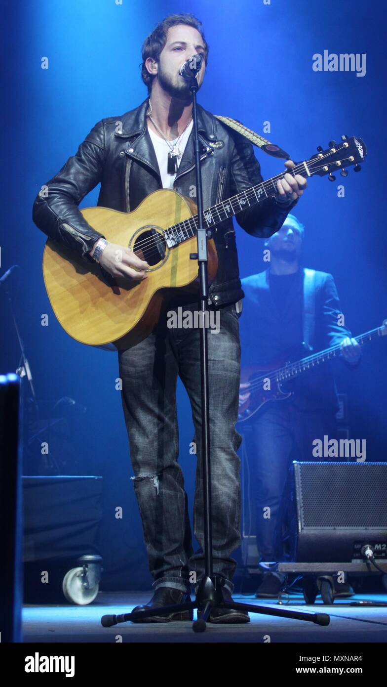 English singer songwrite hi-res stock photography and images - Alamy