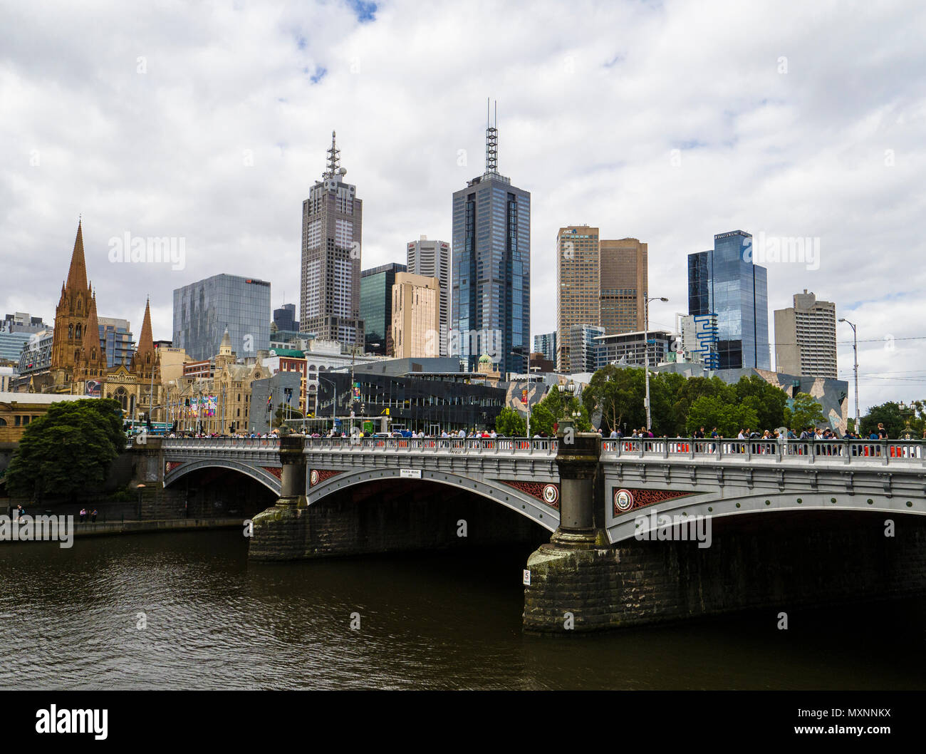 Melbourne city skyline by Princes Bridge and the Yarra river, Melbourne ...