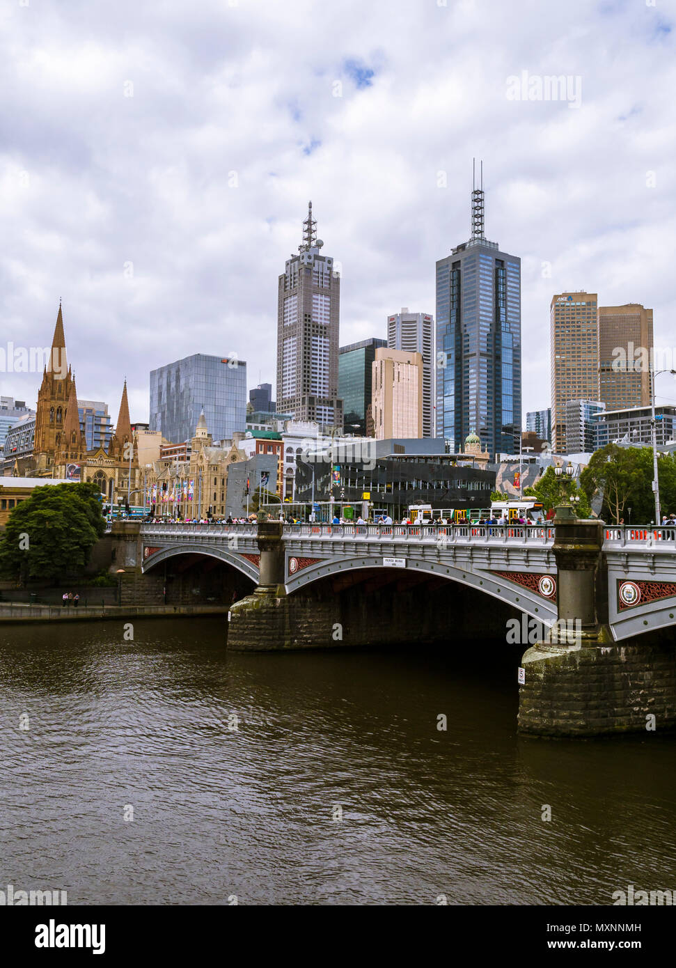 Melbourne cityscape by Princes Bridge and the Yarra river, Melbourne ...