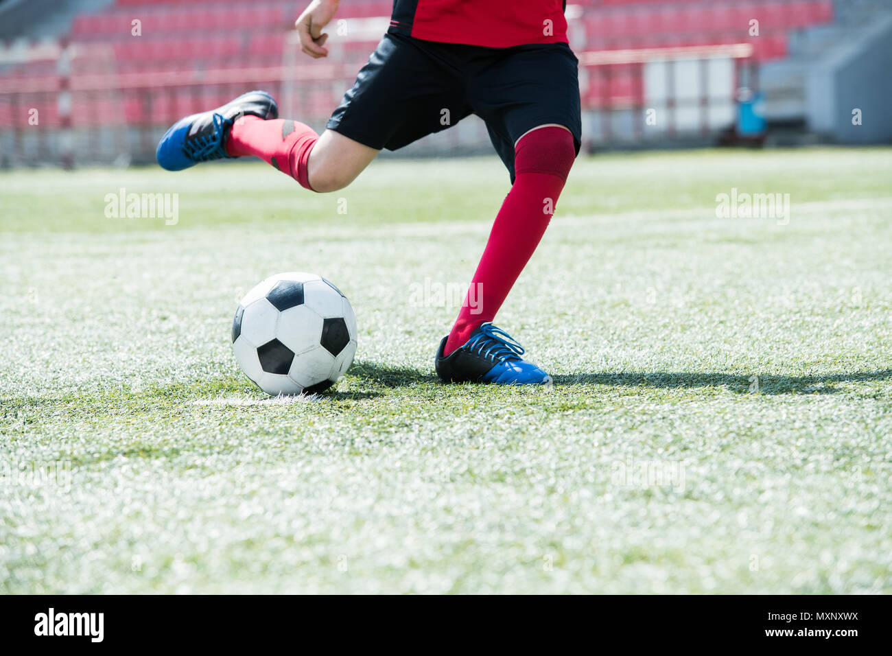 Football player kicking ball hi-res stock photography and images - Alamy