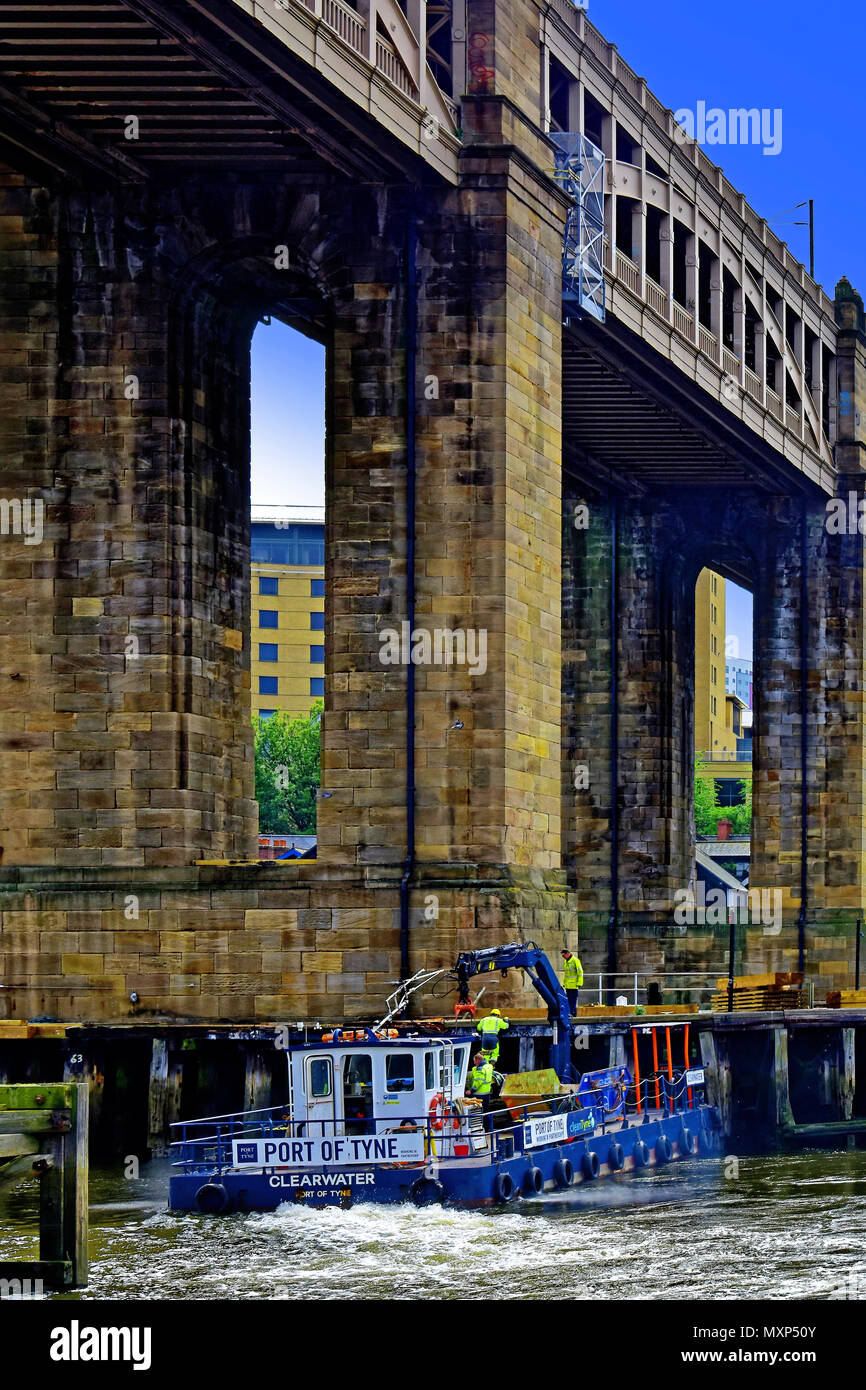 Newcastle upon Tyne Clearwater Port of Tyne barge working on the High ...