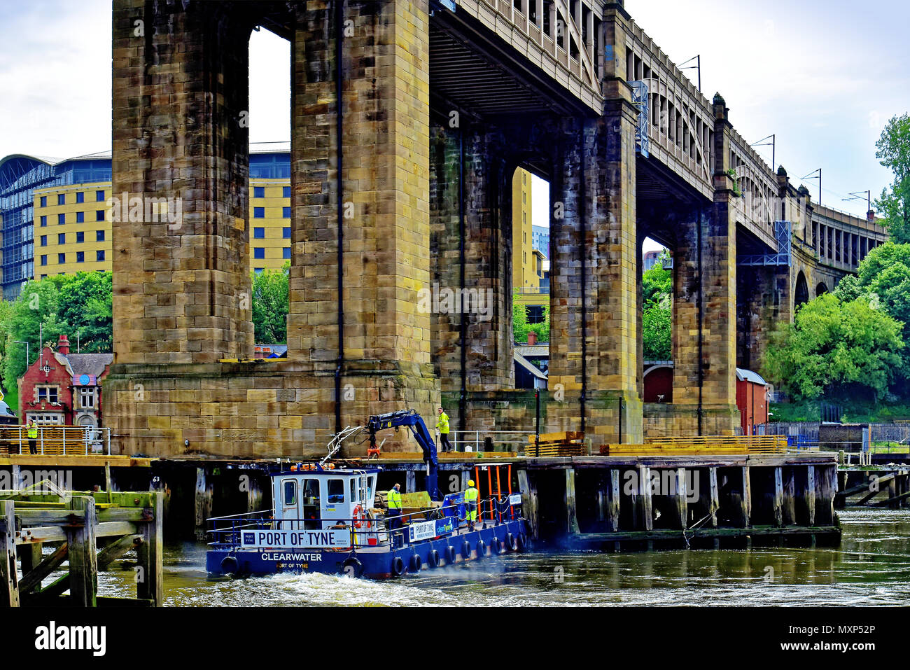 Newcastle upon Tyne Clearwater Port of Tyne barge working on the High ...