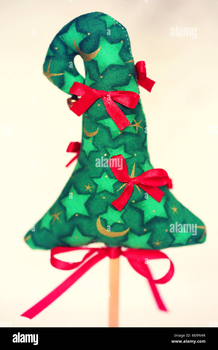 Present green christmas tree with red ribbon Stock Photo - Alamy