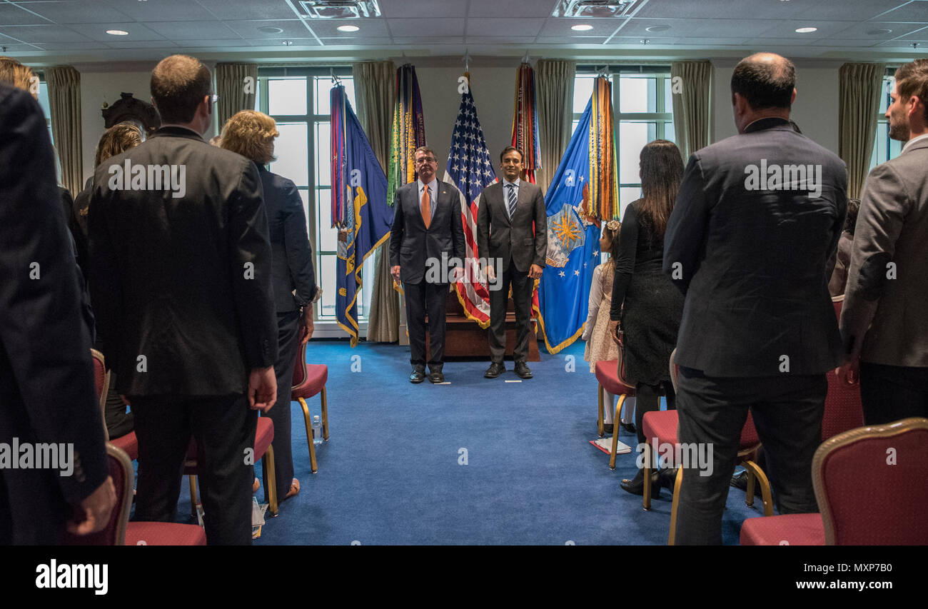 Secretary of Defense Ash Carter awards DJ Patil, White House chief data ...