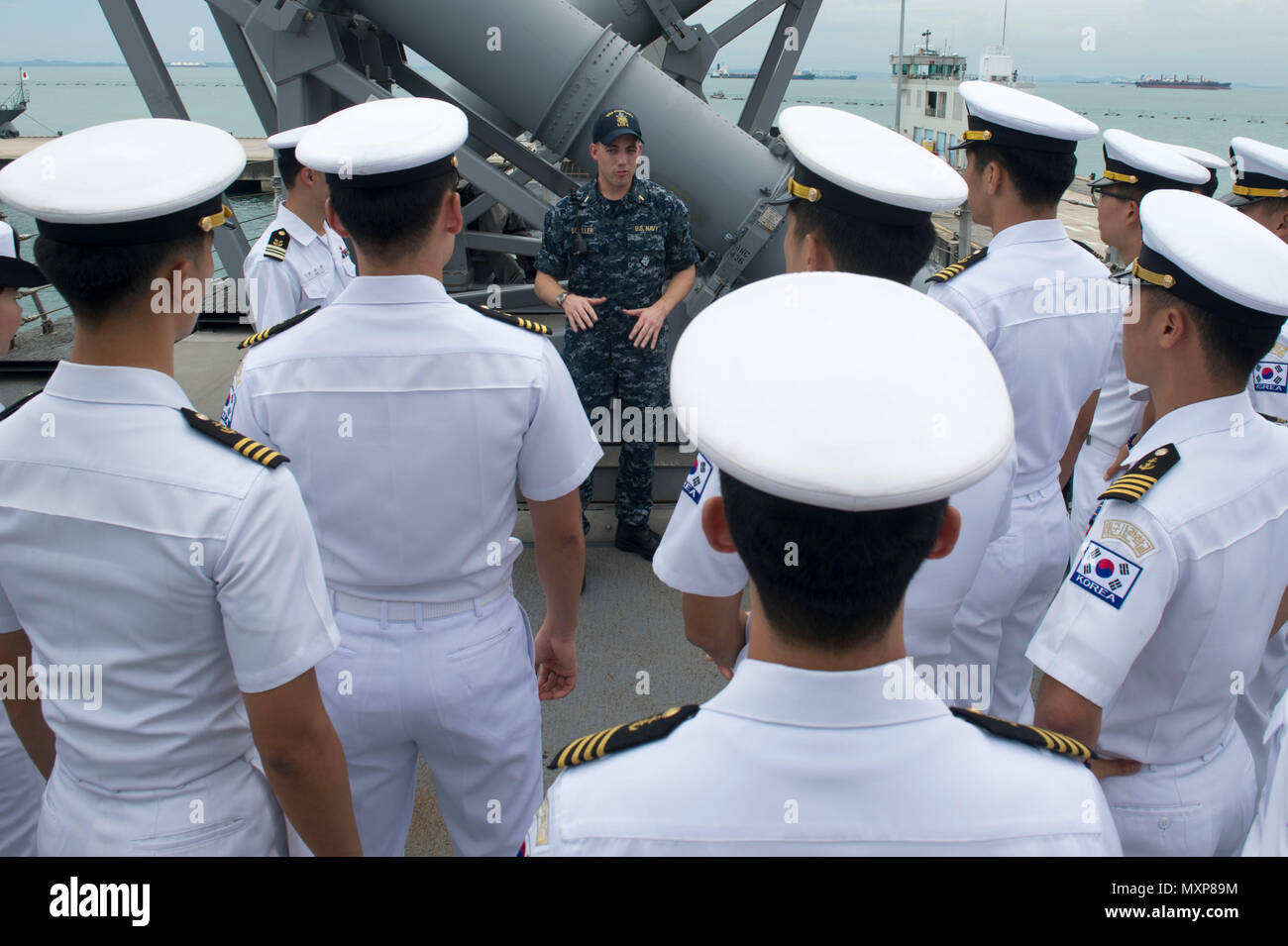 161128-N-MW990-192 CHANGI NAVAL BASE, Singapore (November 28, 2016 ...