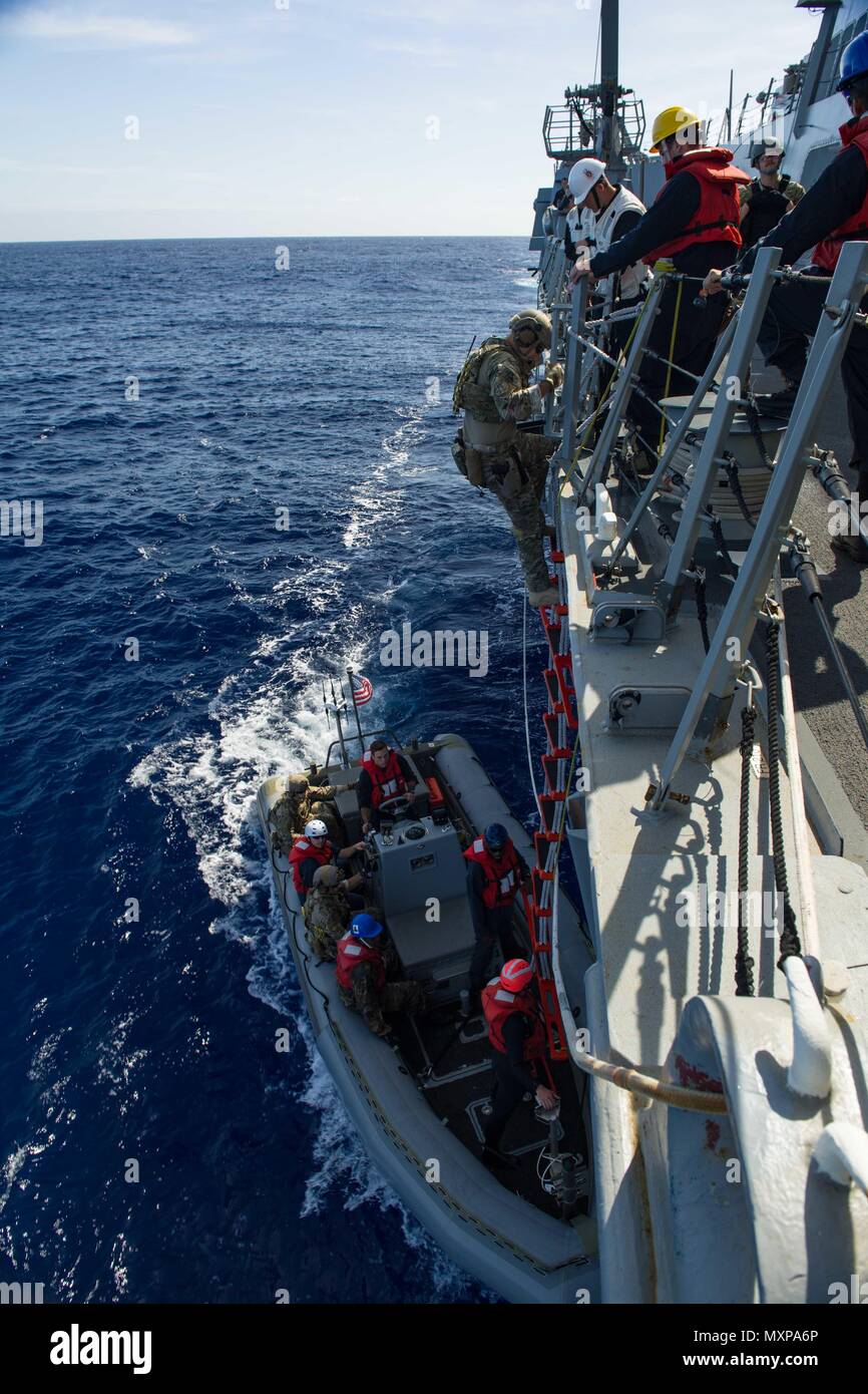 PACIFIC OCEAN (Nov. 27, 2016) U.S. Coast Guard personnel and U.S. Navy ...