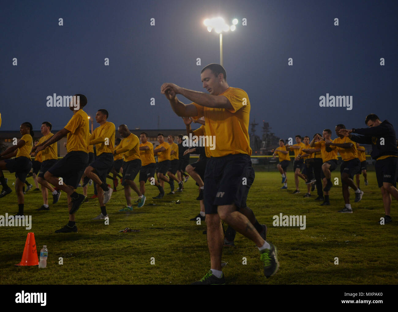 Navy physical fitness assessment hi-res stock photography and images ...