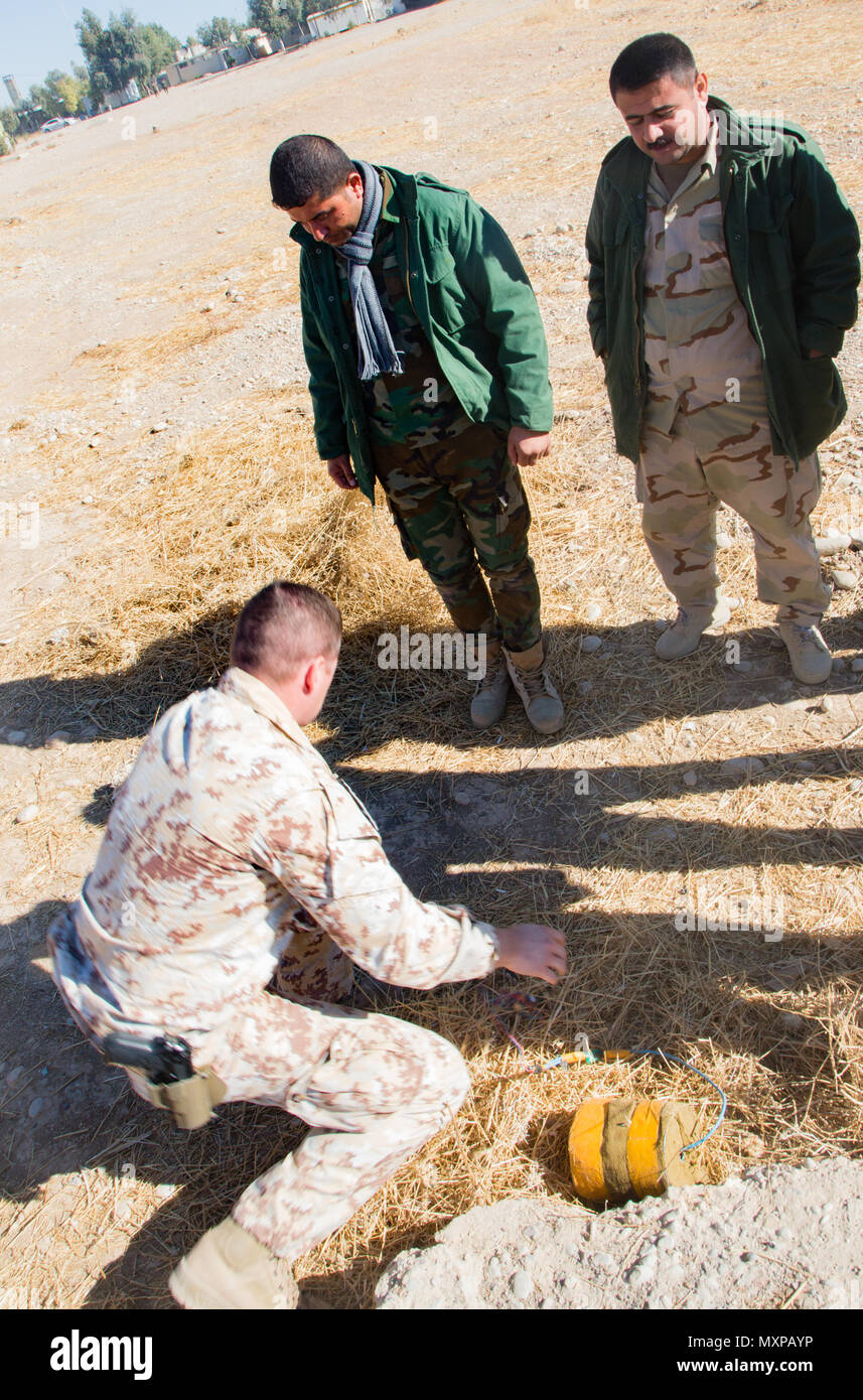 Islamic state of iraq training class hi-res stock photography and ...