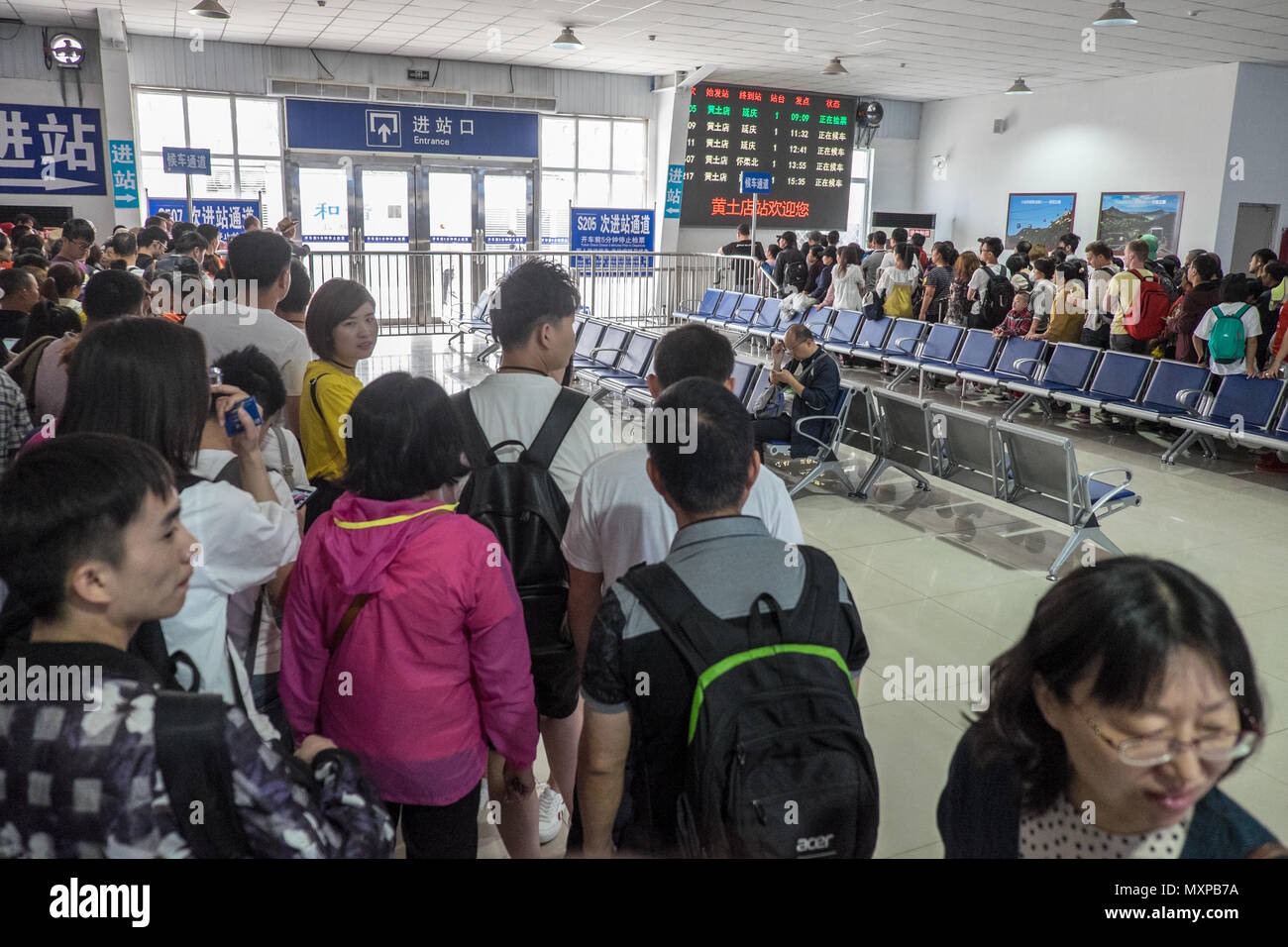One,guy,sitting,Queue,Waiting,for,train,public,transport,to,Great Wall ...