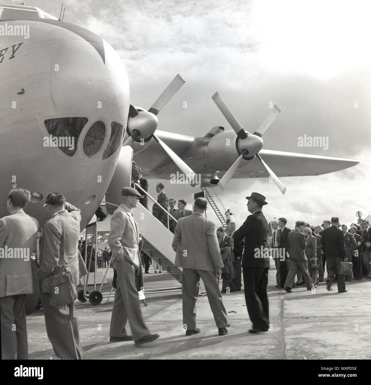 Propeller driven aircraft hi-res stock photography and images - Alamy