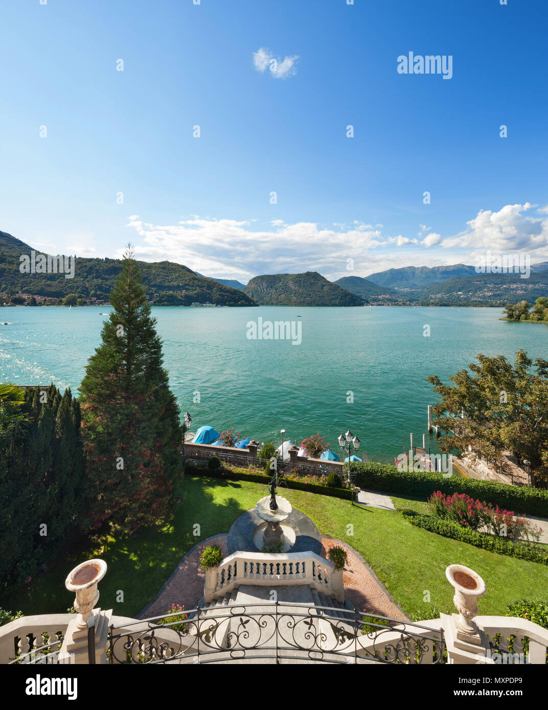 Mansion pier hi-res stock photography and images - Alamy