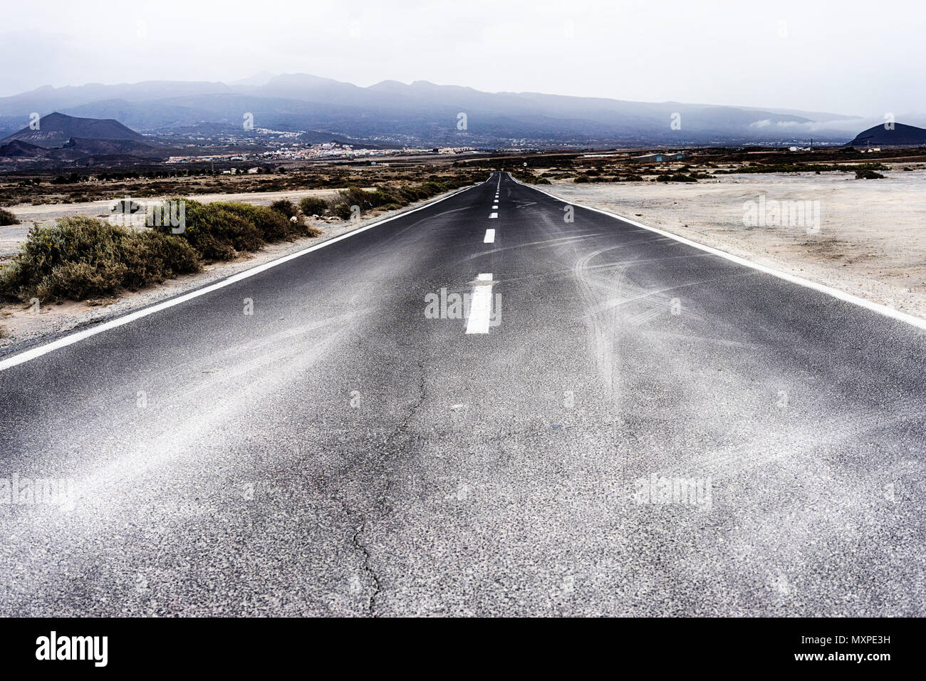 Empty road markings hi-res stock photography and images - Alamy