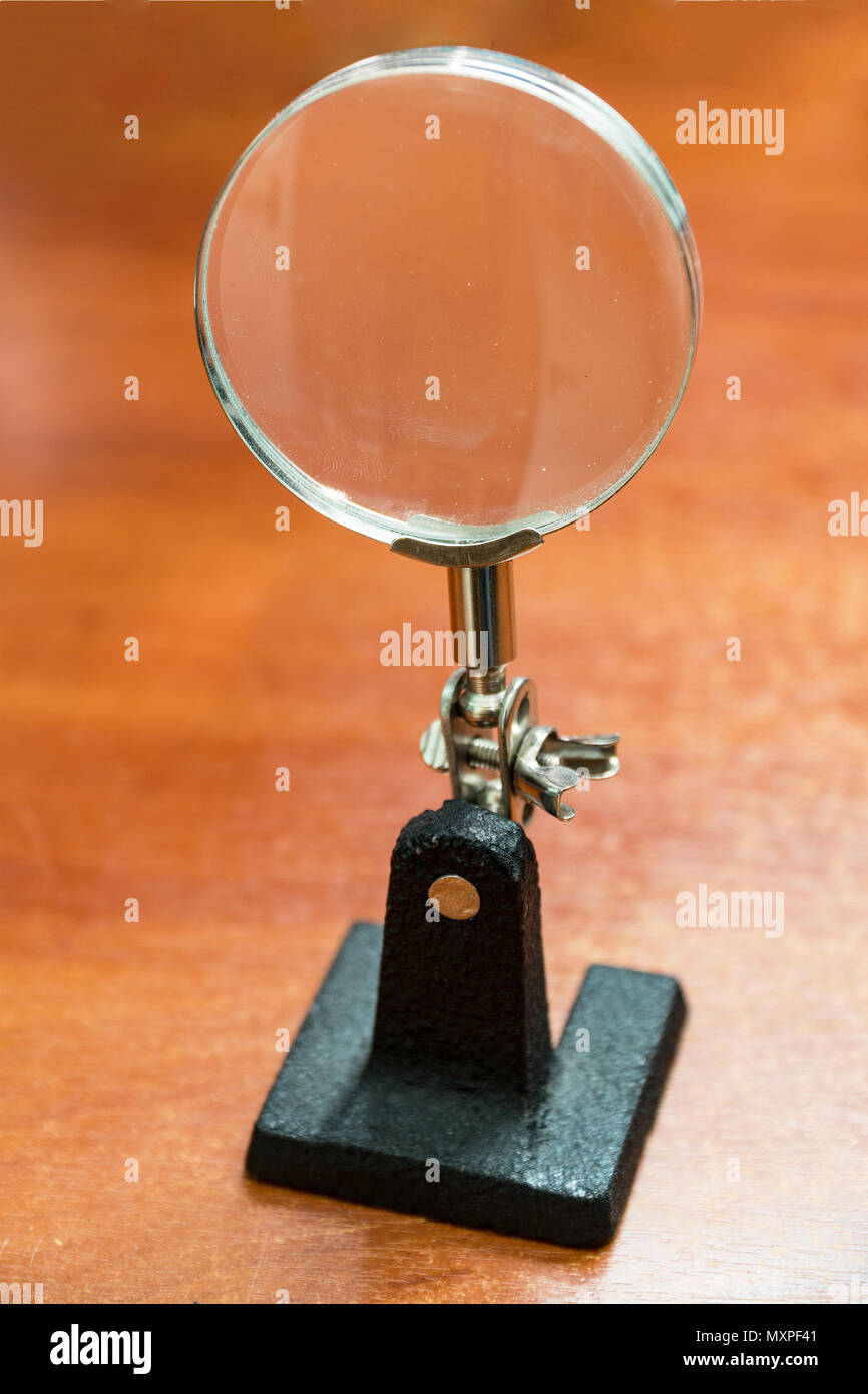 Stand magnifier hi-res stock photography and images - Alamy
