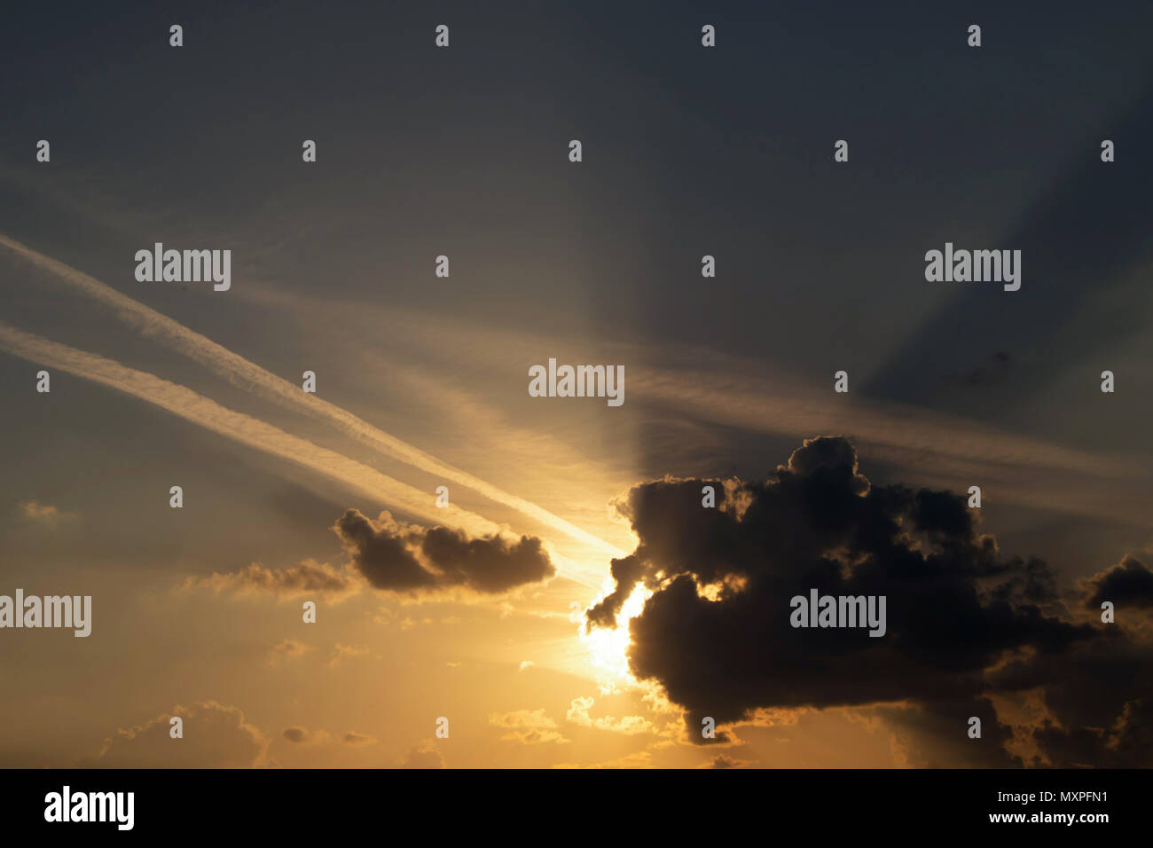 Sun behind horizon sunrise hi-res stock photography and images - Alamy