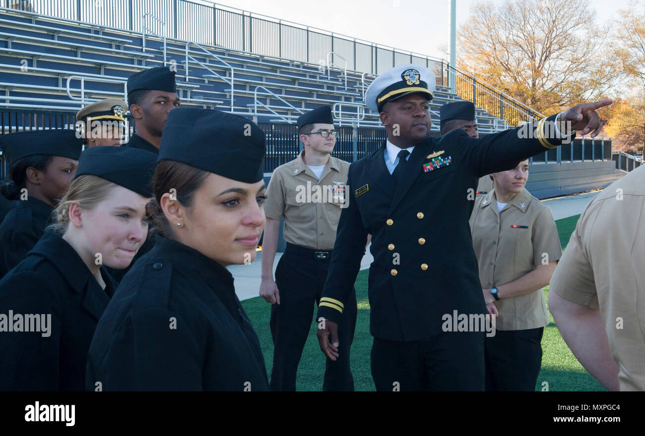 161122-N-OX430-203 ANNAPOLIS (Nov. 22, 2016) Lt. Ricky Dobbs, former ...
