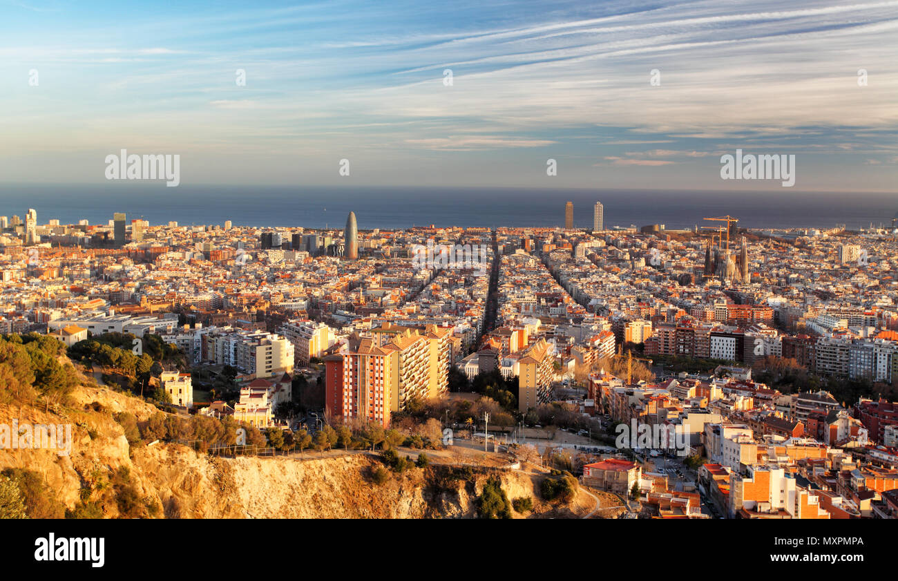 Top view of barcelona cityscape hi-res stock photography and images - Alamy