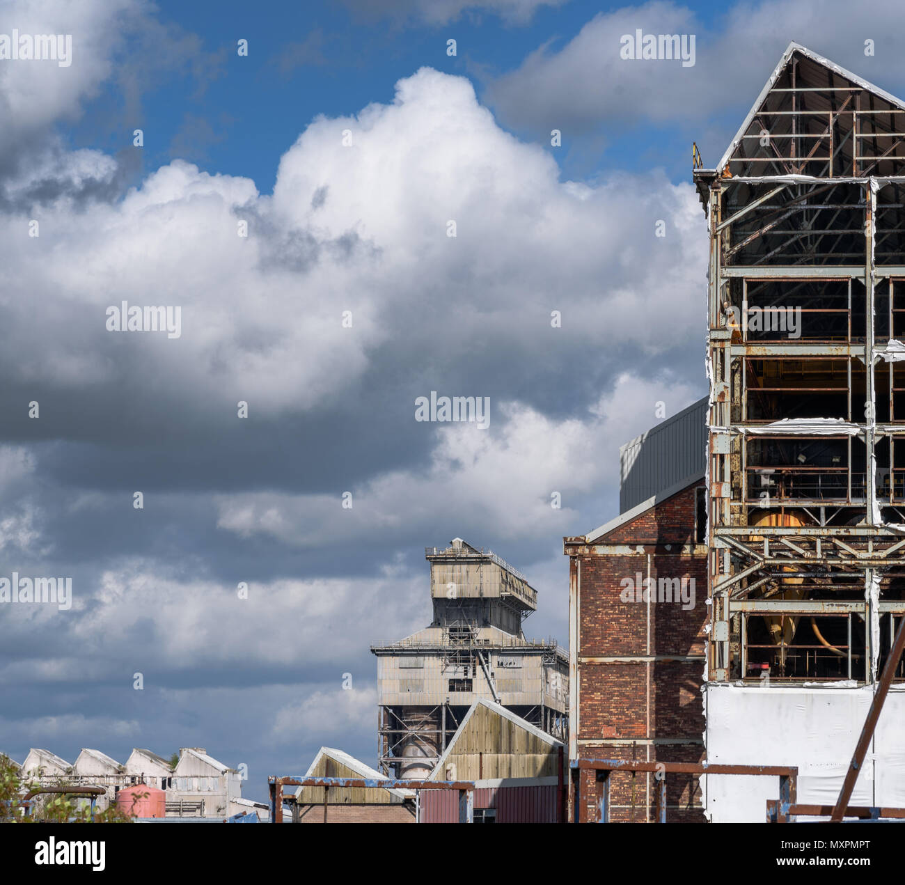 Derelict industrial site uk hi-res stock photography and images - Alamy