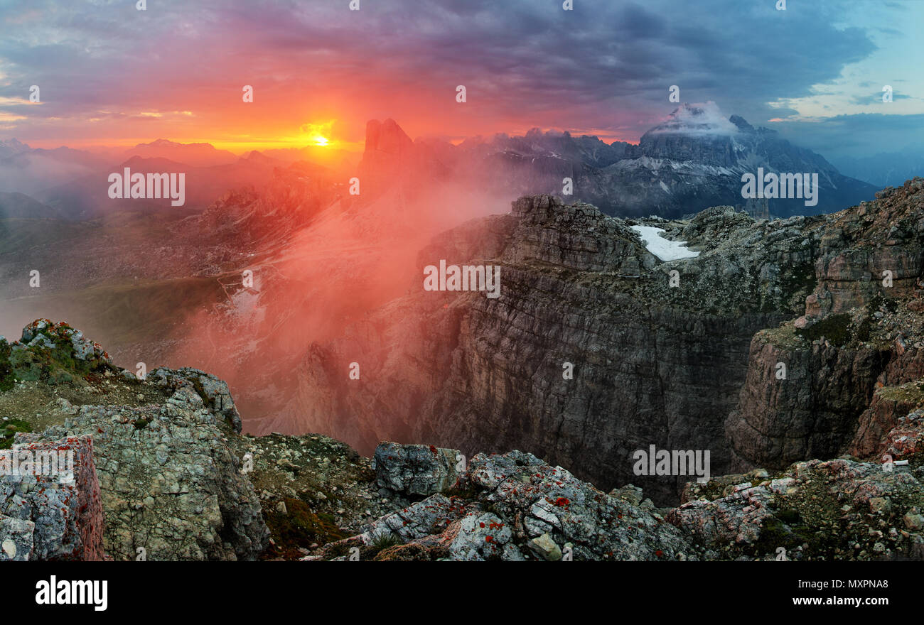 Sunset at mountain hi-res stock photography and images - Alamy